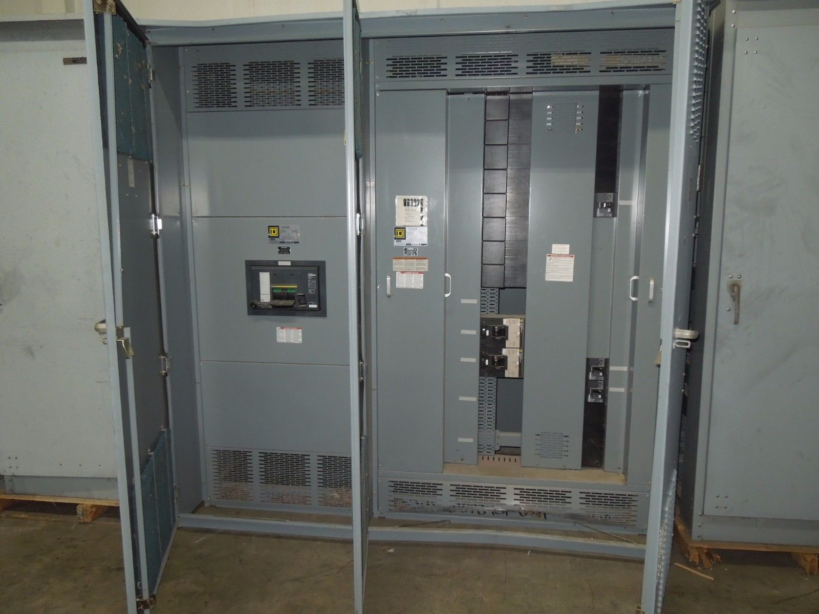 Square-D-QED-Power-Style-I-line-Switchboard-2500A-208Y-120V-Main ...